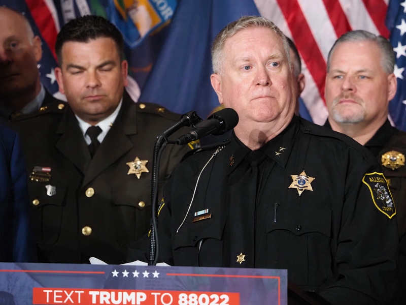 Police Officers Association of Michigan endorses Trump during Grand ...